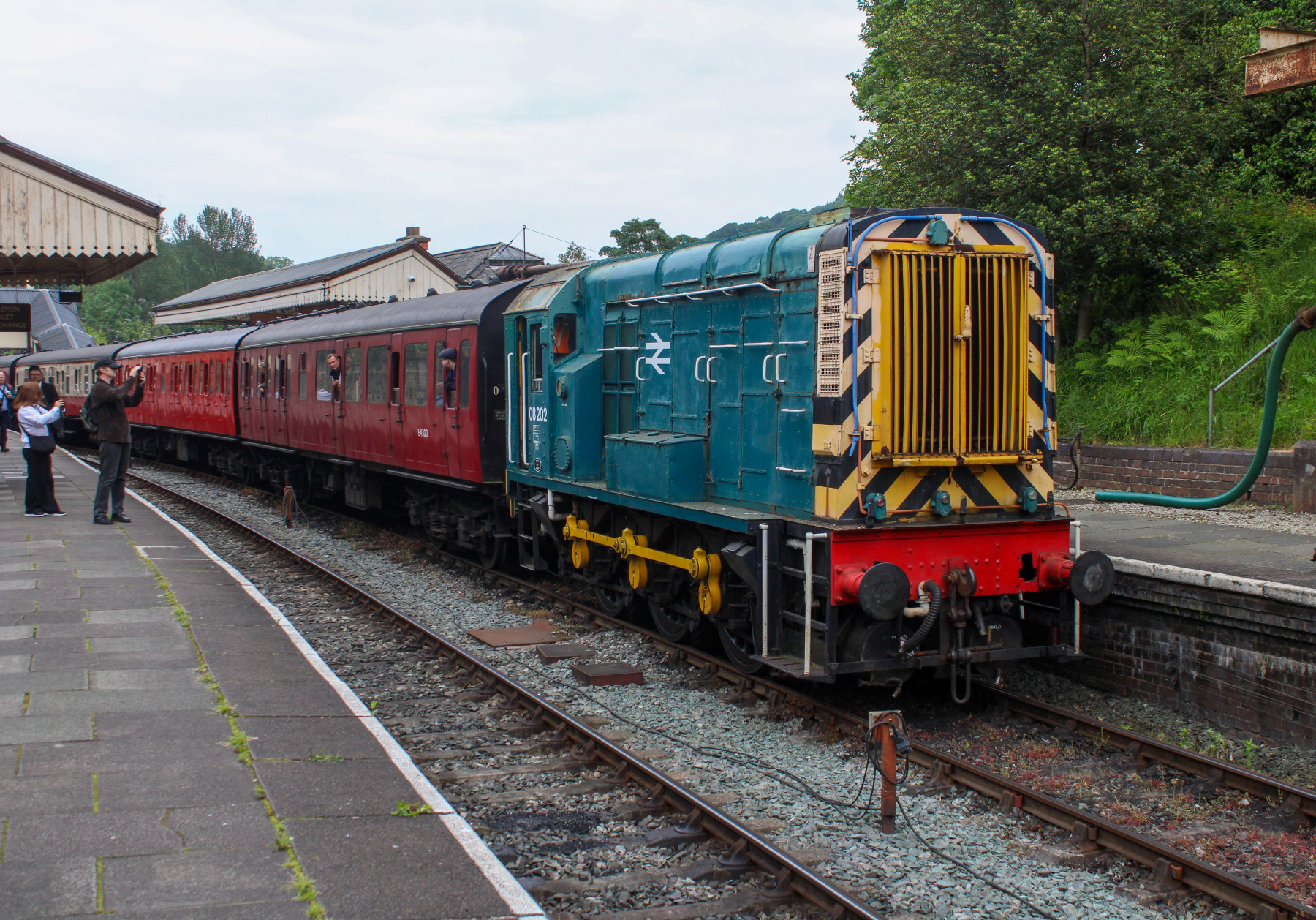 Photo of 08202 at Llangollen Railway — trainlogger
