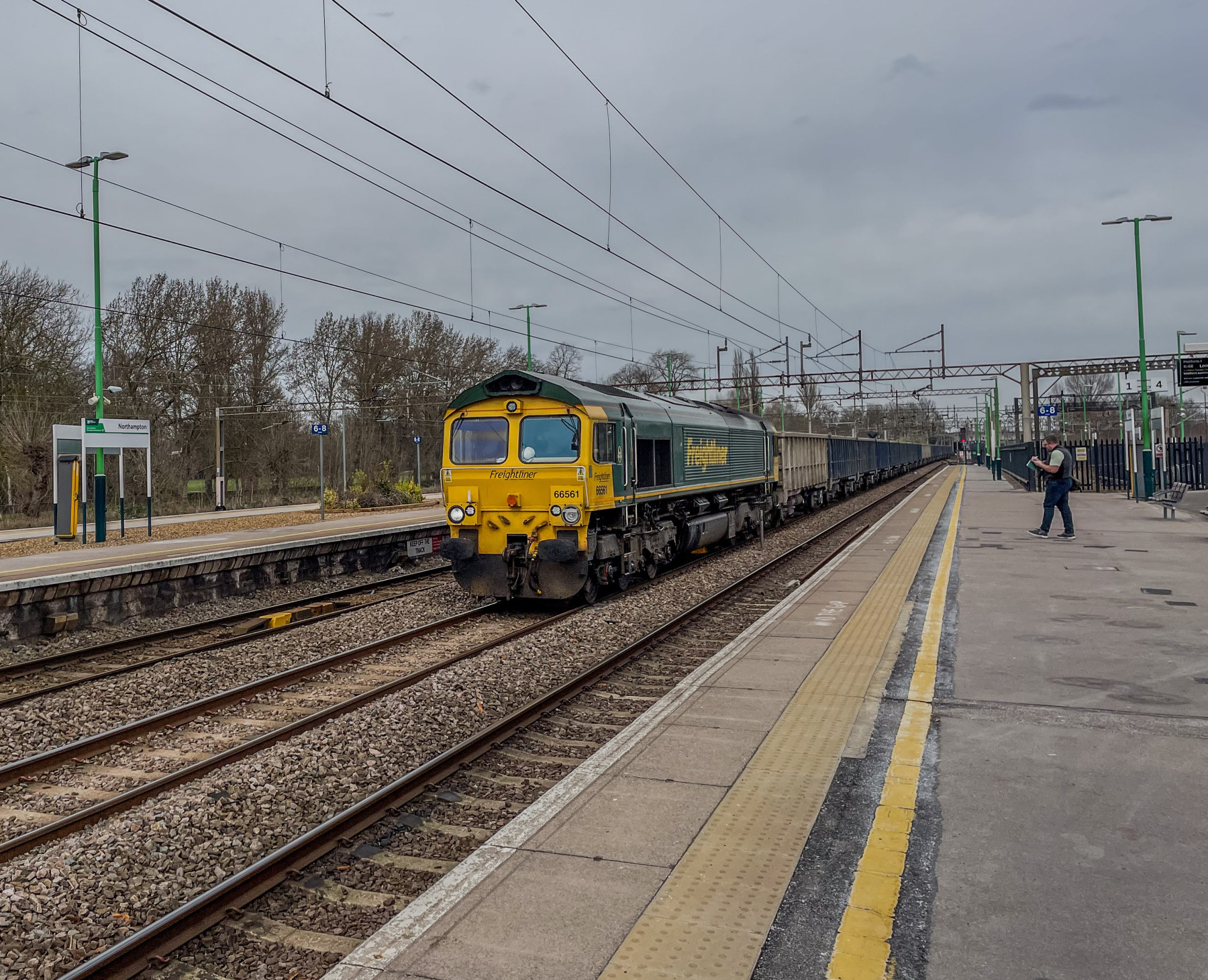Photo of 66561 at Northampton — trainlogger