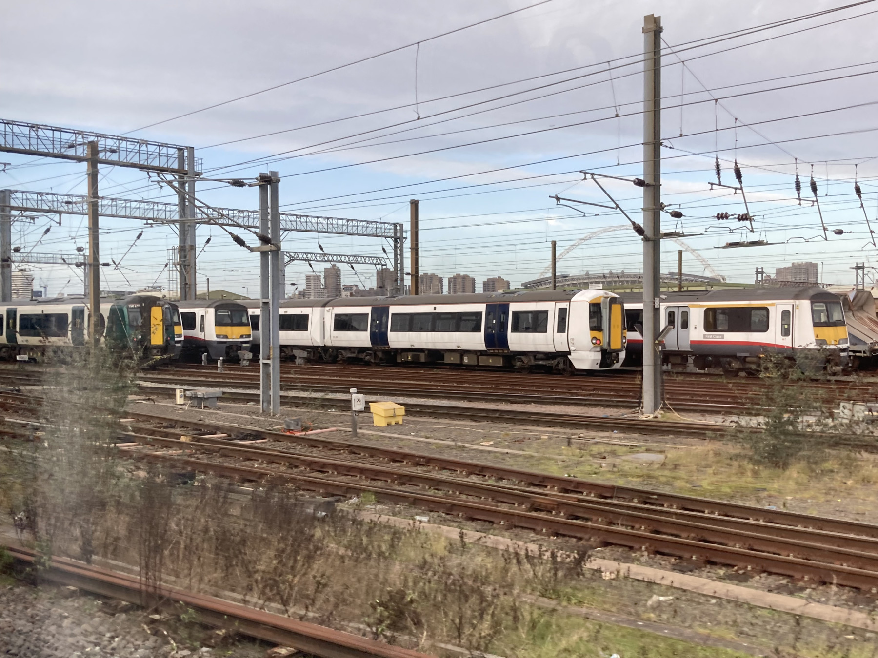 Photo of 379001 at Wembley European Freight Operations Centre — trainlogger