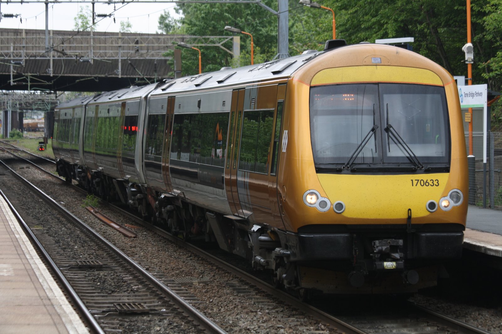 Photo of 170633 at Tame Bridge Parkway — trainlogger