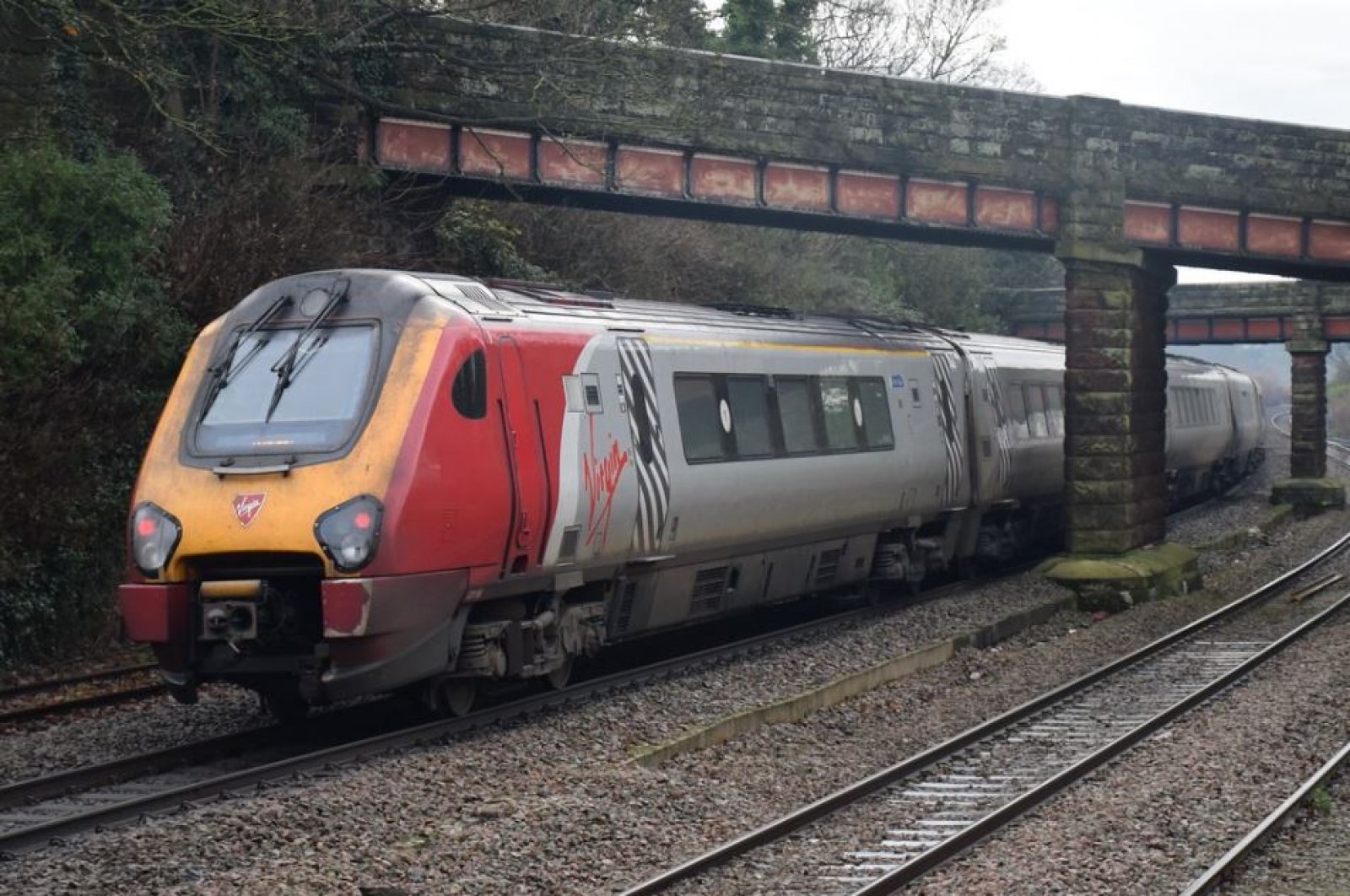 Photo of 221116 at Roodee Junction — trainlogger