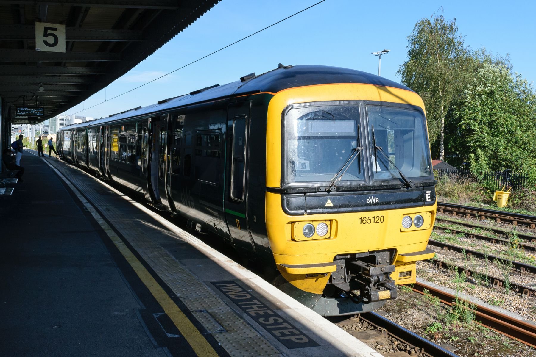 Photo of 165120 at Didcot Parkway — trainlogger