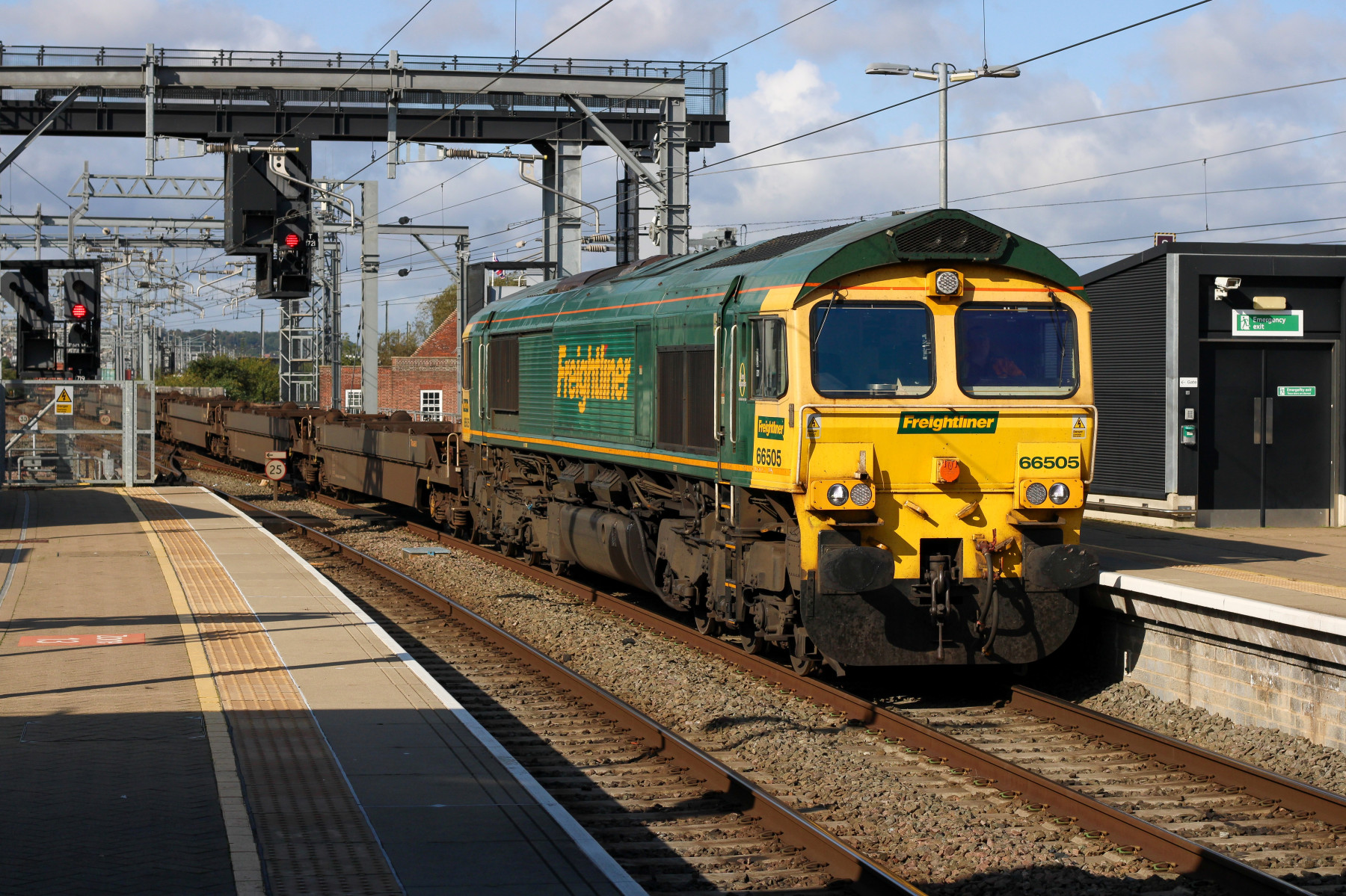 Photo of 66505 at Reading — trainlogger