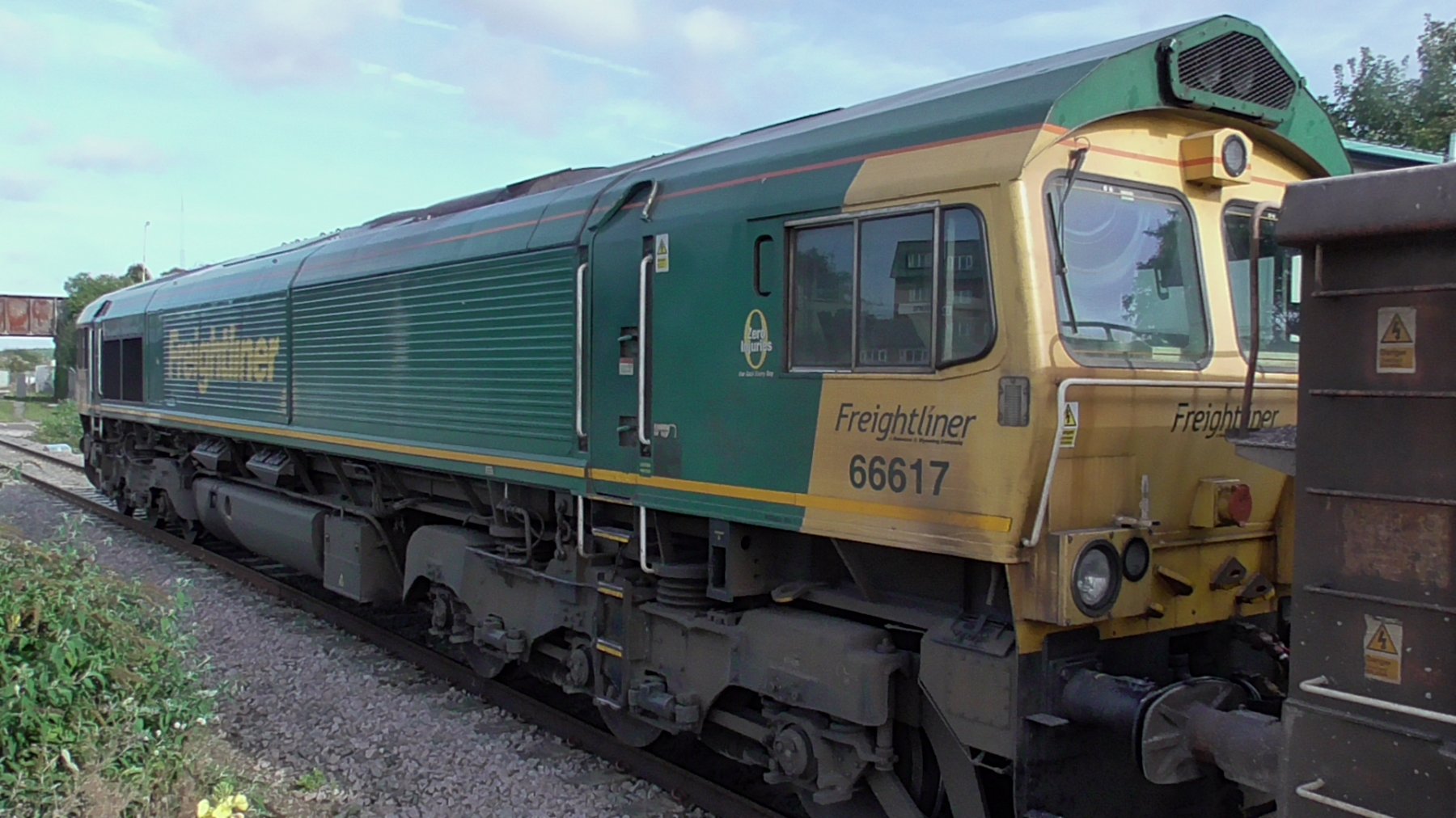 Photo of 66617 at Westbury — trainlogger