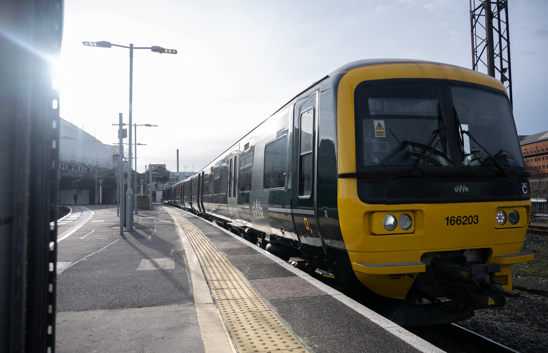 Photo of 166203 at Bristol Temple Meads — trainlogger