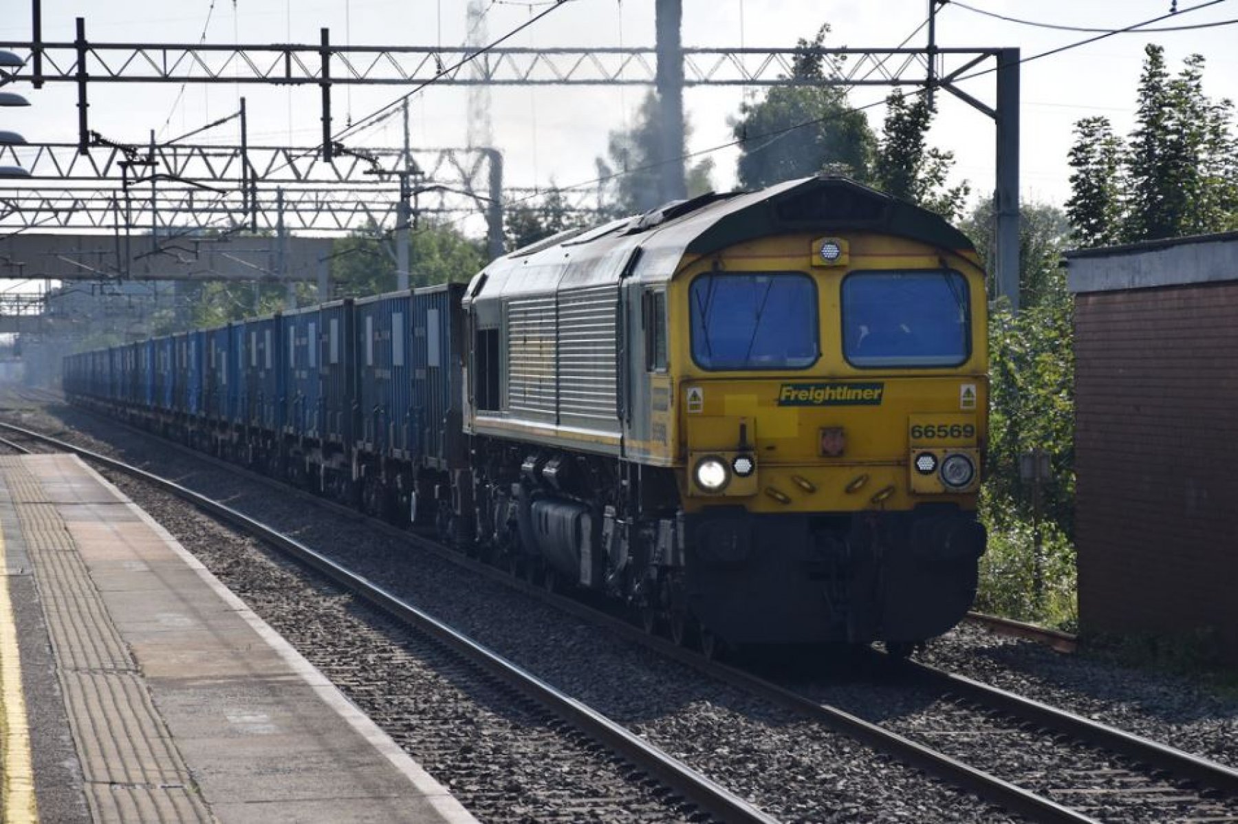Photo of 66569 at Acton Bridge — trainlogger