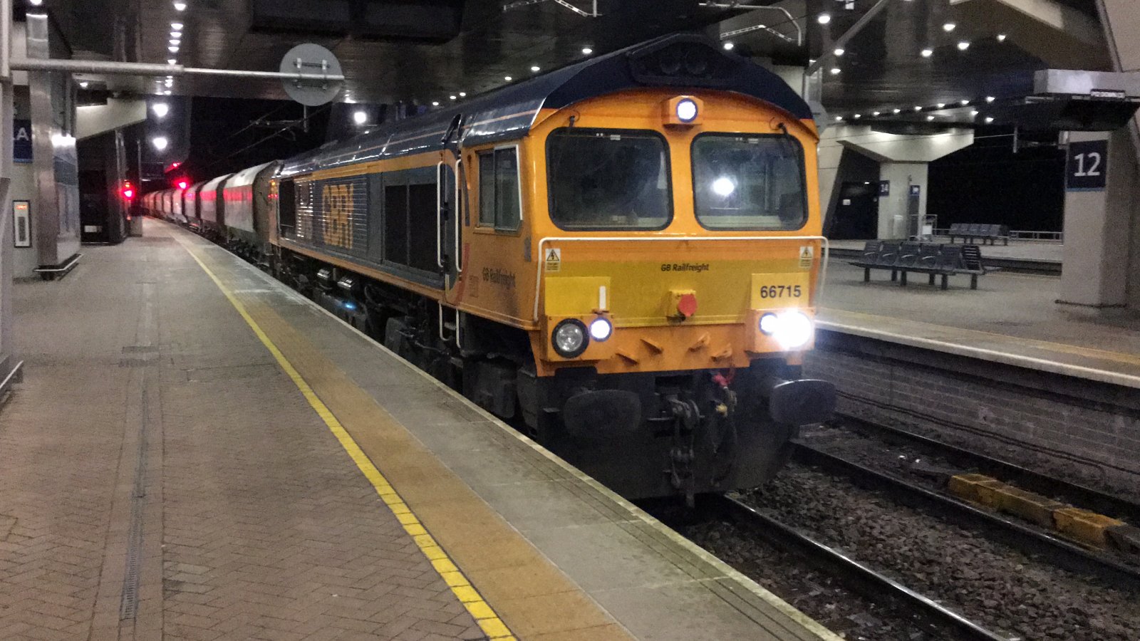 Photo of 66715 at Reading — trainlogger