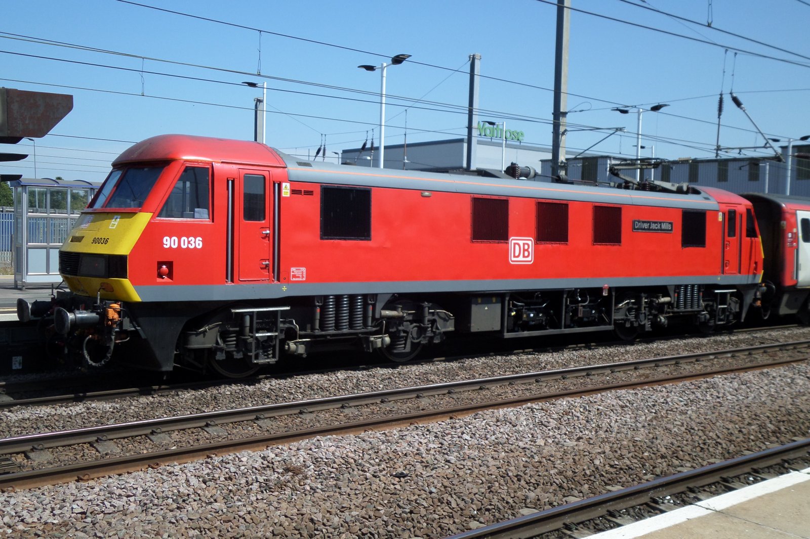Photo of 90036 at Peterborough — trainlogger