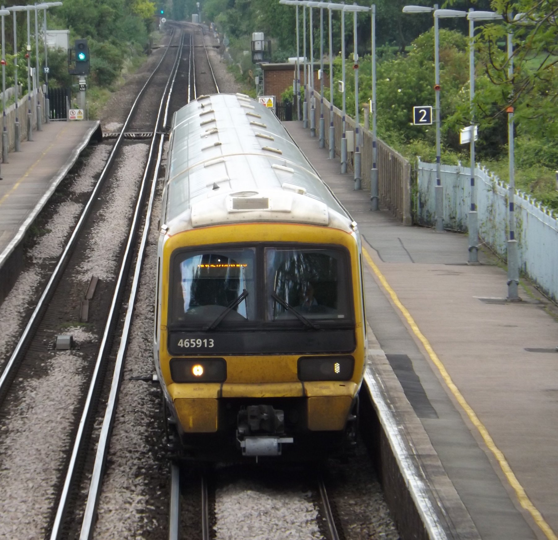 Photo of 465913 at Teynham — trainlogger