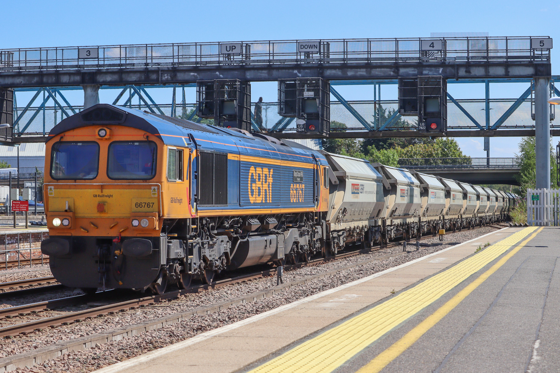 Photo of 66767 at Lincoln Central — trainlogger