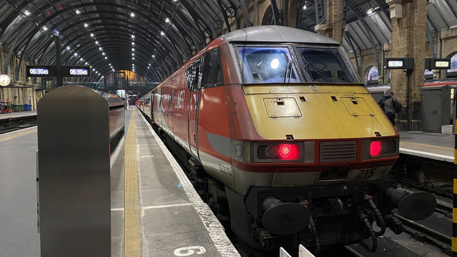 Photo of 82215 and 82215 at London Kings Cross — trainlogger