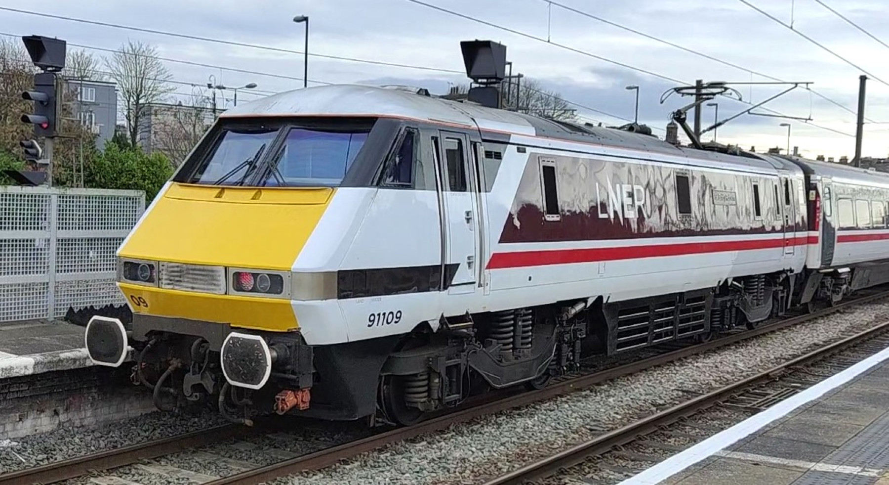 Photo of 91109 at York — trainlogger