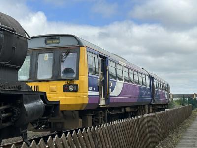 142001 - Class 142 / Diesel mechanical / hydraulic multiple unit sets ...