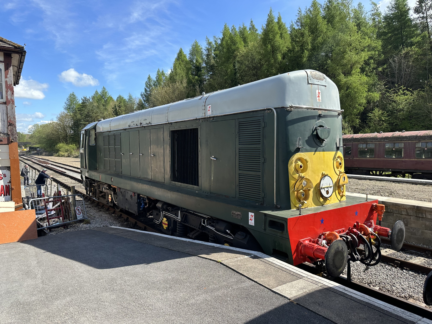 Photo of D8110 at Embsay & Bolton Abbey Steam Railway - Bolton Abbey ...