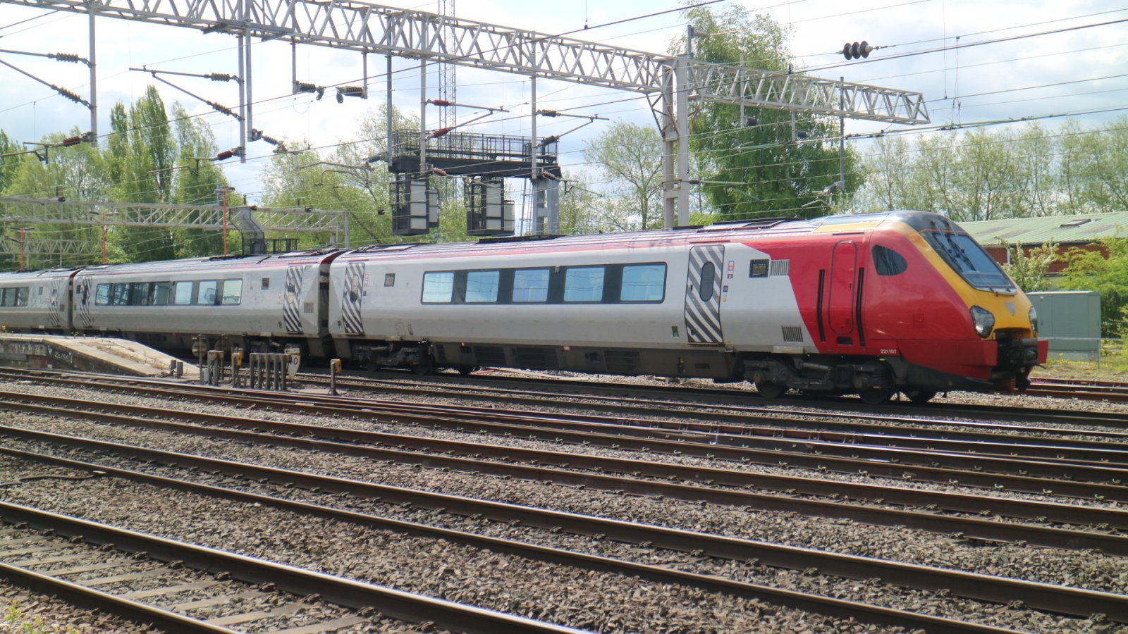 Photo of 221107 at Stafford — trainlogger