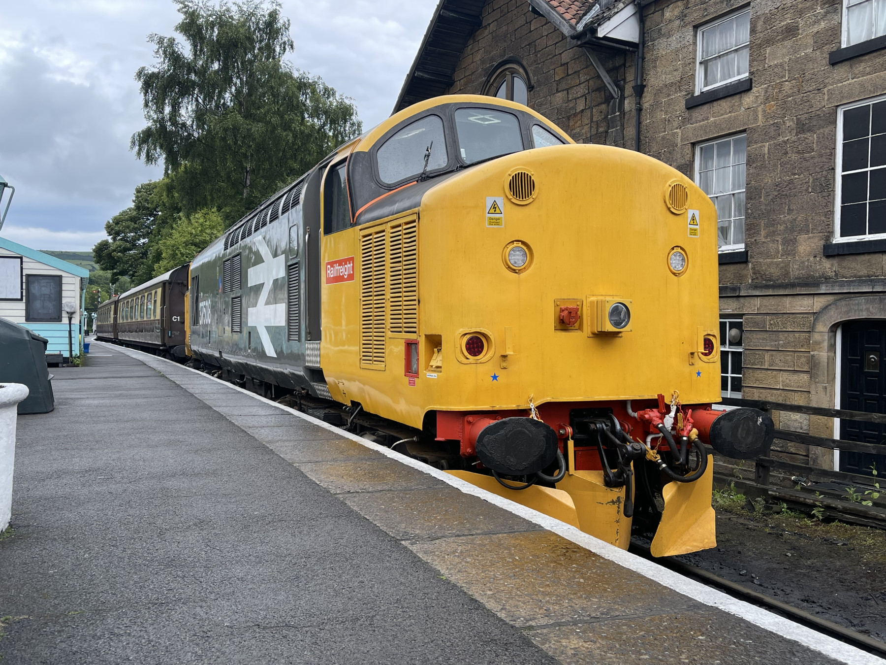Photo of 37508 at North Yorkshire Moors Railway - Grosmont — trainlogger
