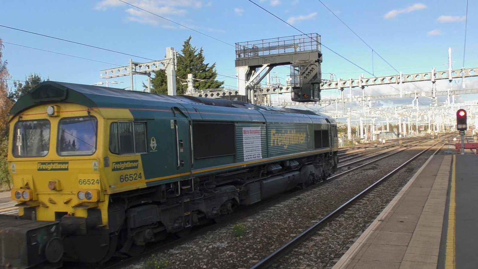 Photo of 66524 at Swindon — trainlogger