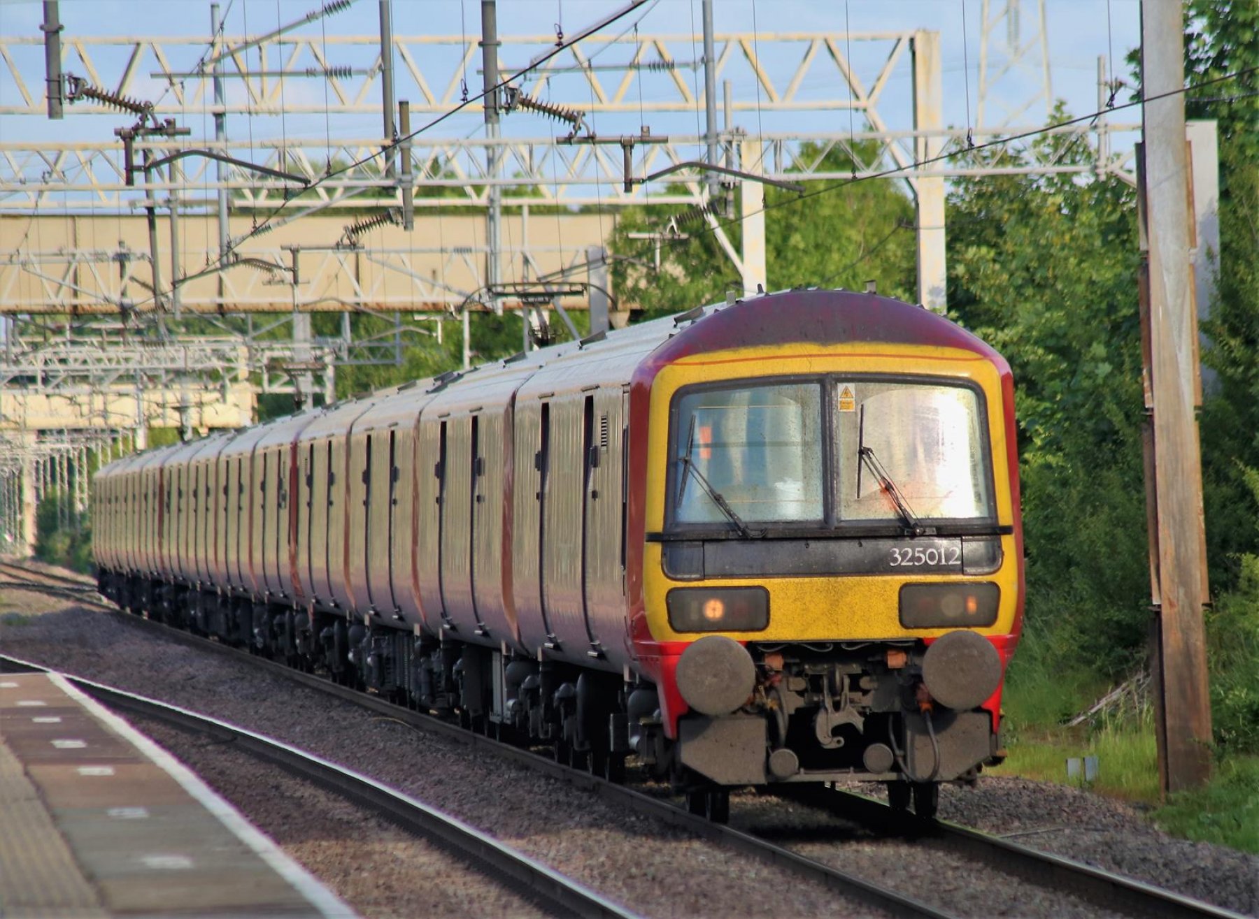 Photo of 325012 at Acton Bridge — trainlogger