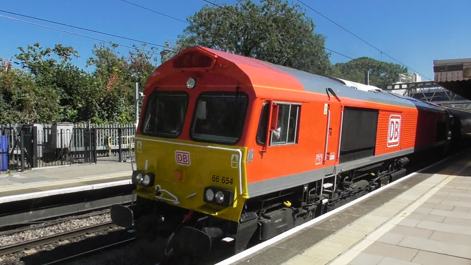 Photo of 66654 at Tilehurst — trainlogger