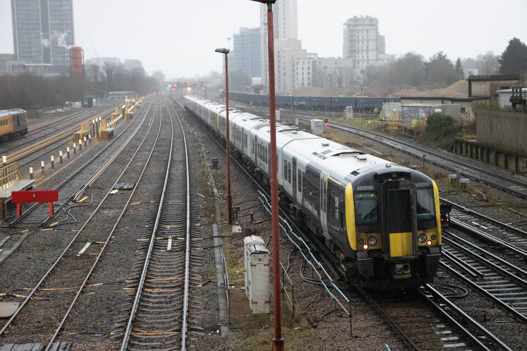 Photo of 450090 at Woking Twin Bridges — trainlogger