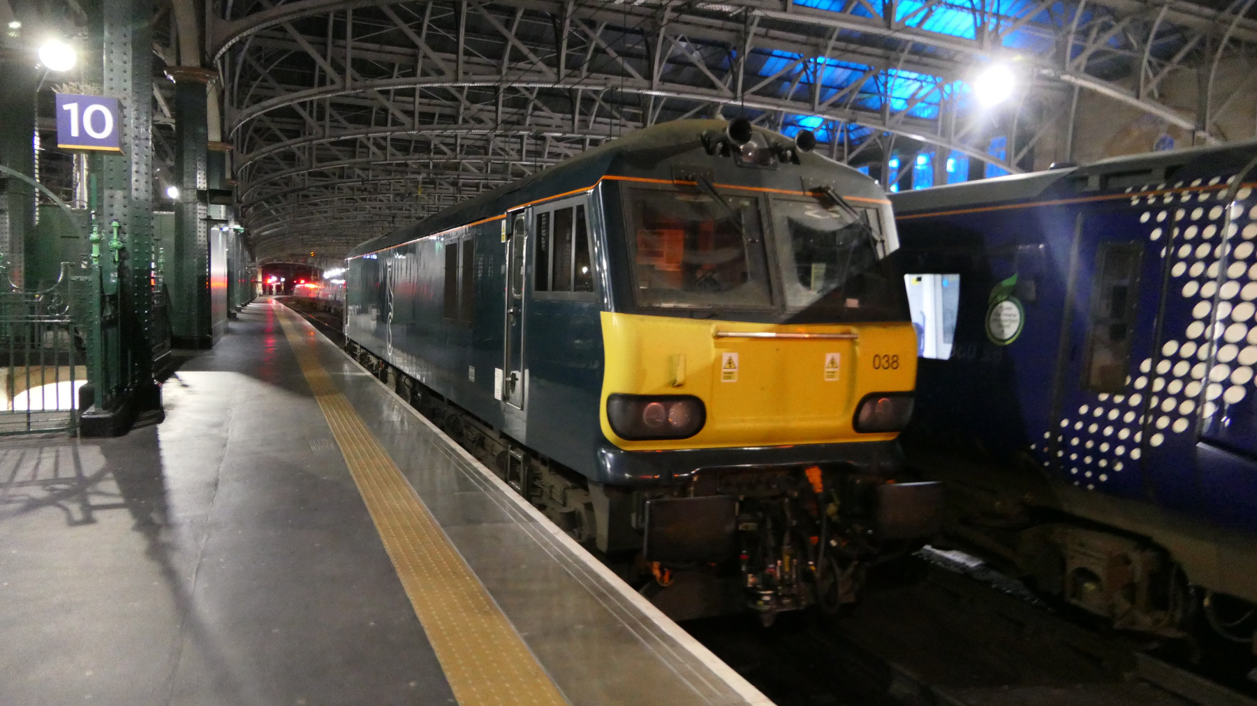 Photo of 92038 at Glasgow Central — trainlogger
