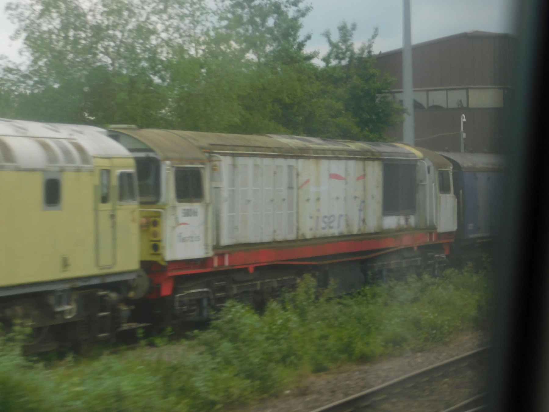 Photo of 58016 and D5410 at Leicester TMD — trainlogger
