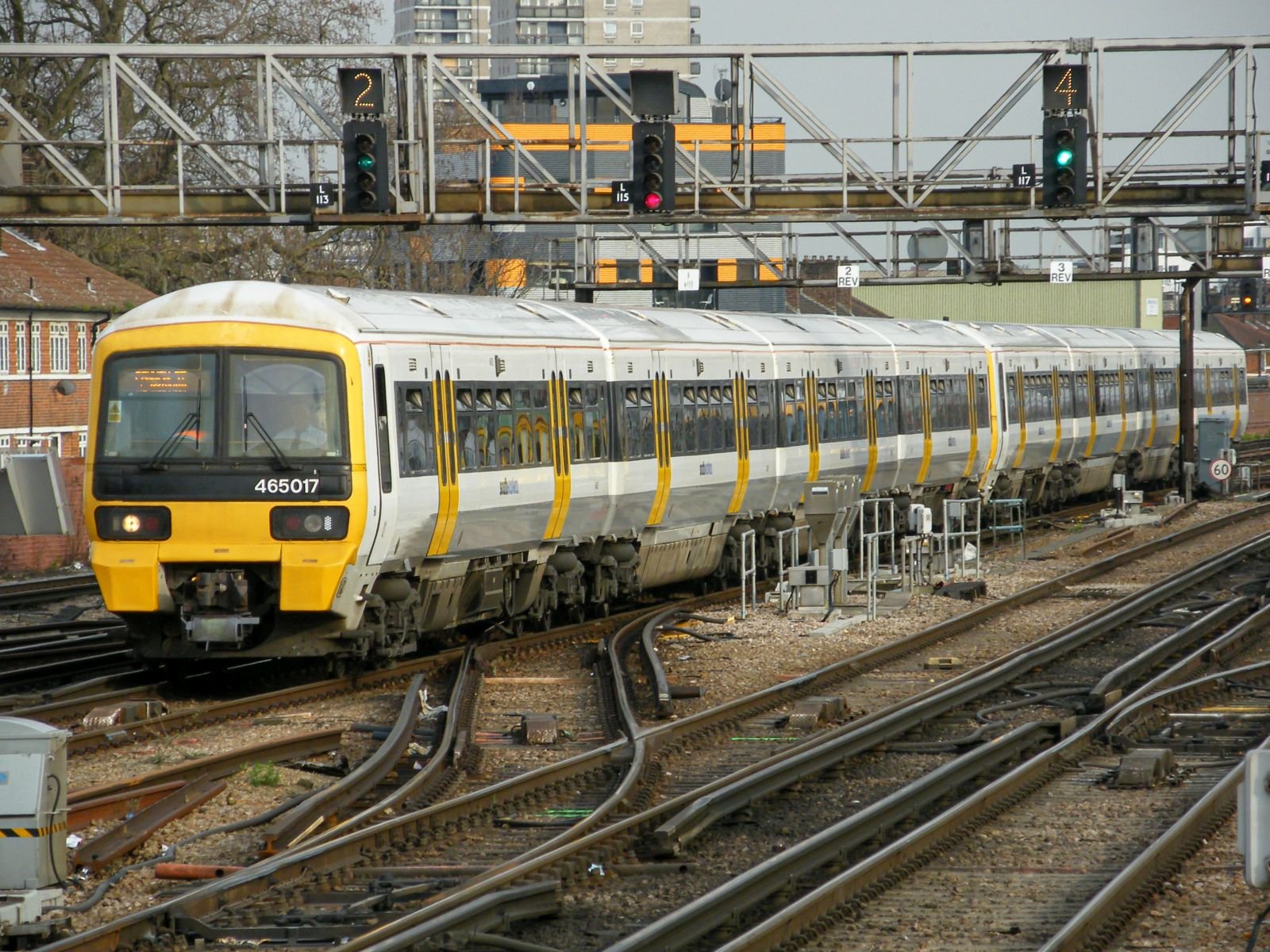 Photo of 465017 at London Bridge — trainlogger