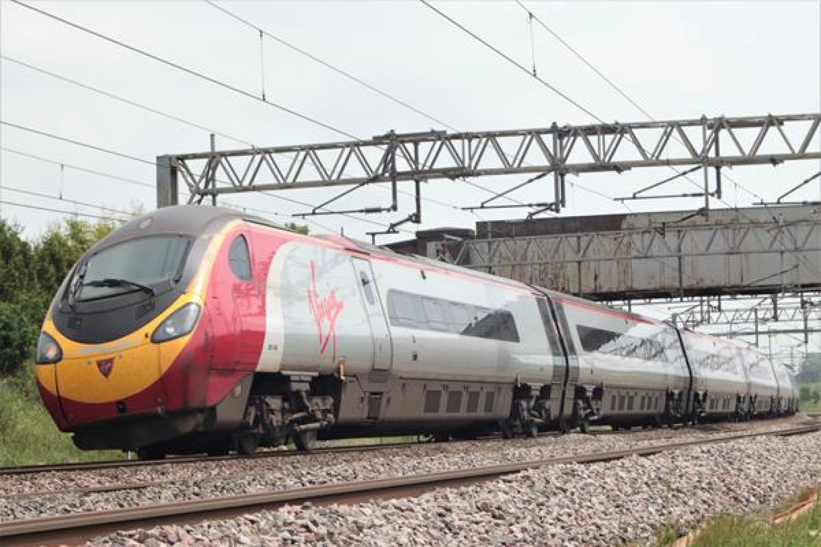 Photo of 390049 at Heamies Farm — trainlogger