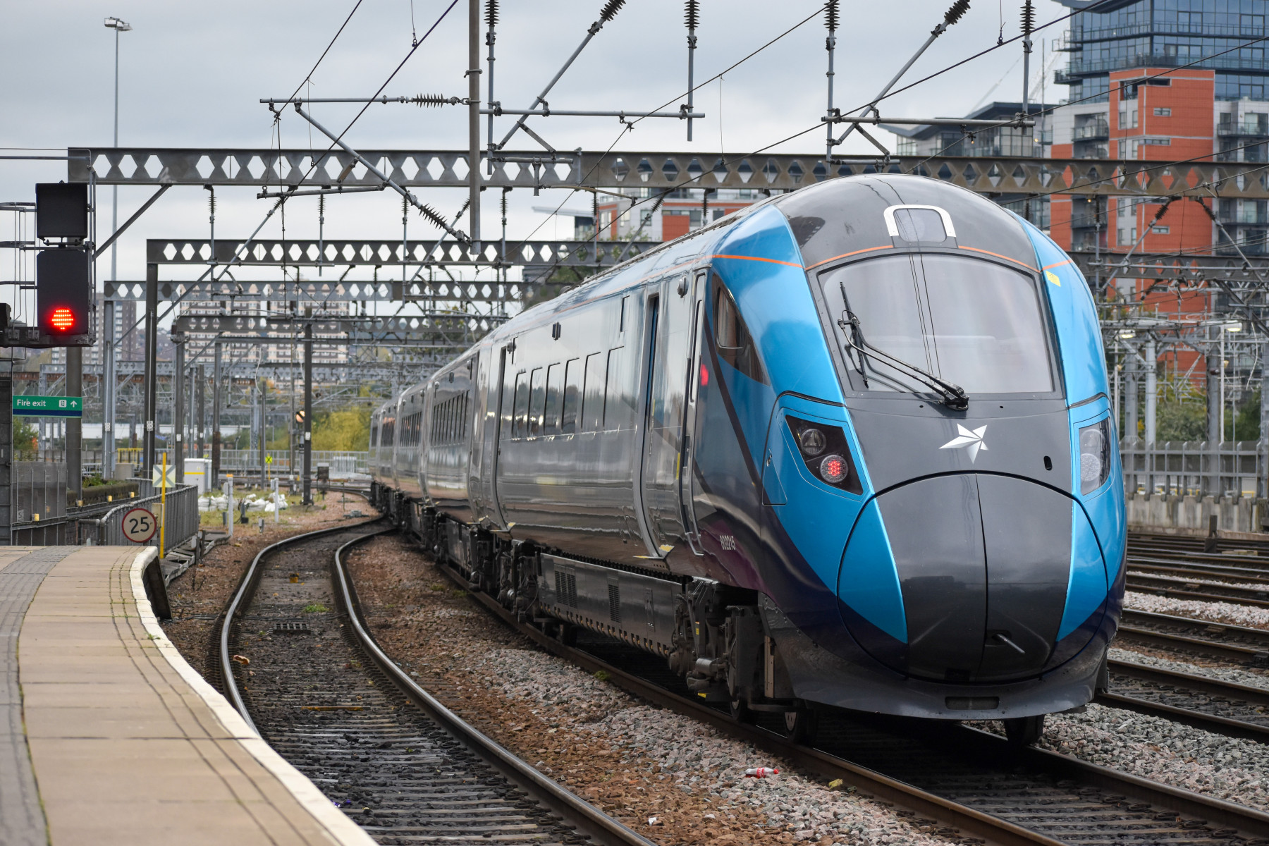 Photo of 802215 at Leeds — trainlogger