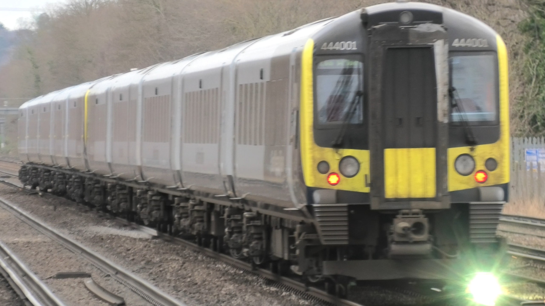 Photo of 444001 at West Byfleet — trainlogger
