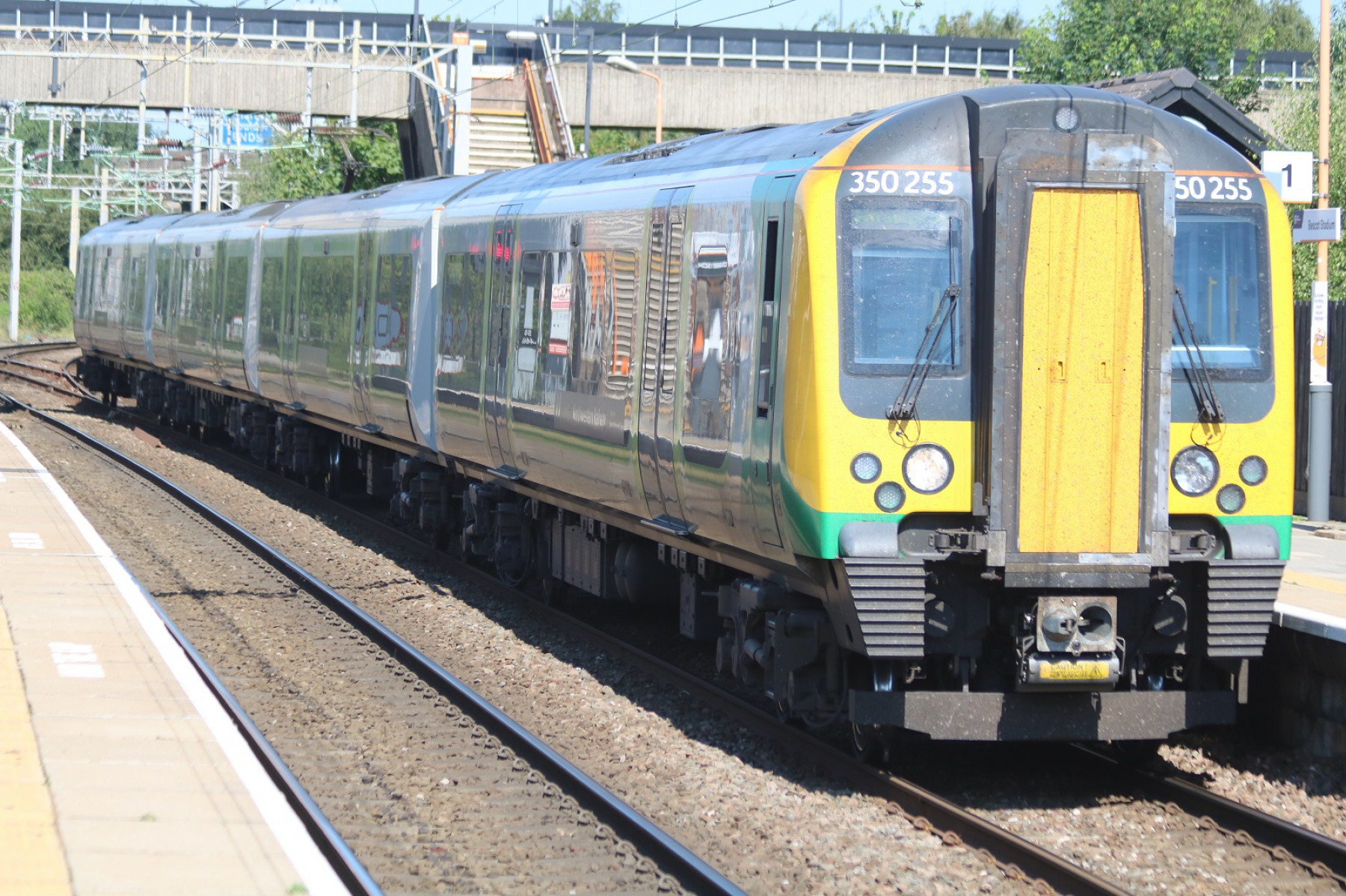 Photo of 350255 at bescot stadium+yard — trainlogger