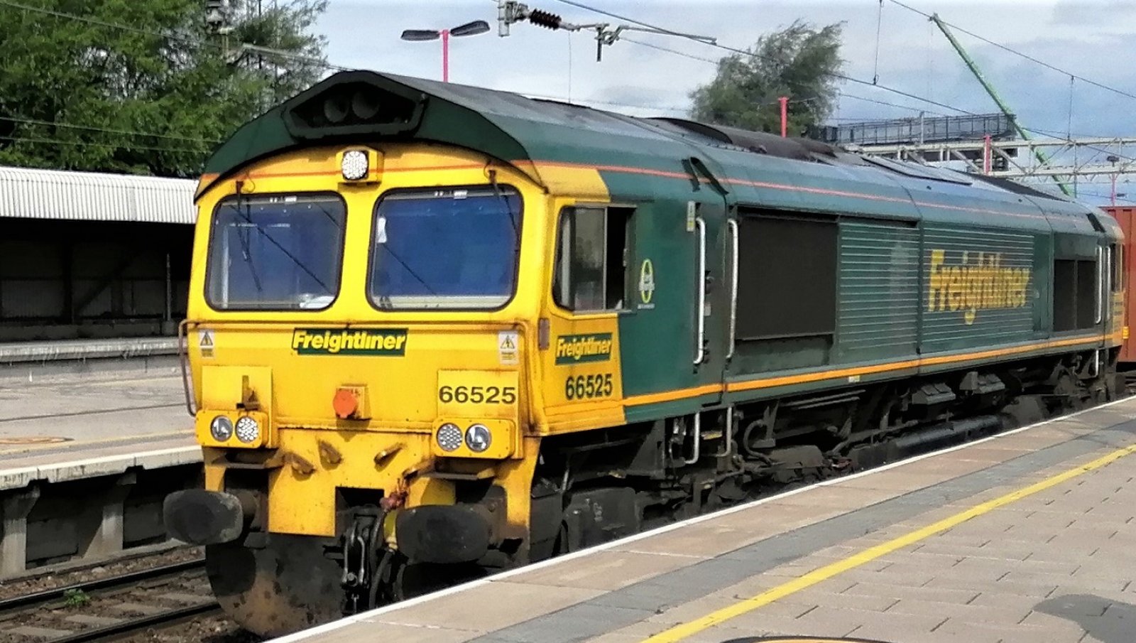 Photo of 66525 at Stafford — trainlogger