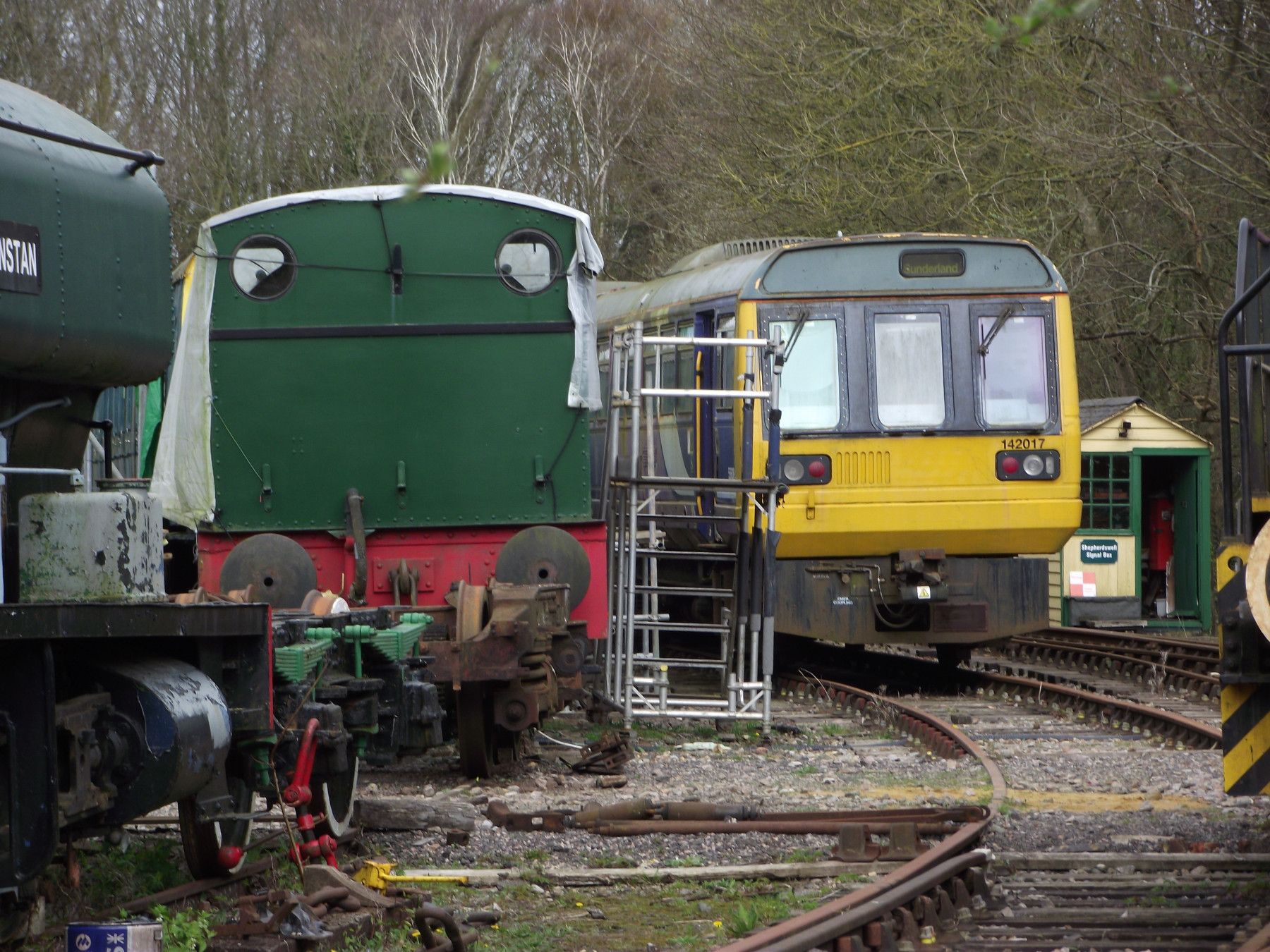 Photo of 142017, P2087 steam and AE2004 steam at East Kent Railway ...
