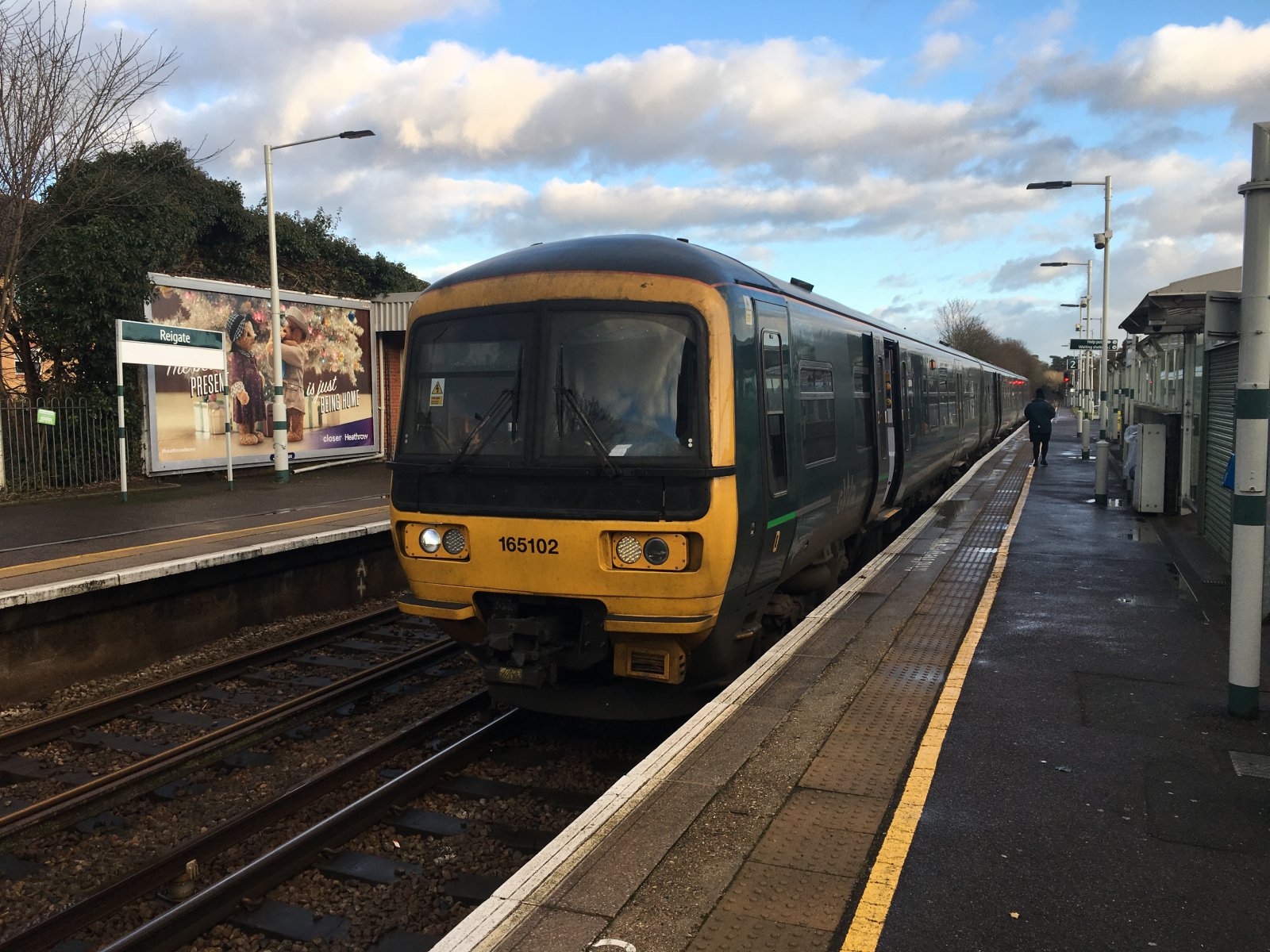 Photo of 165102 at Reigate — trainlogger
