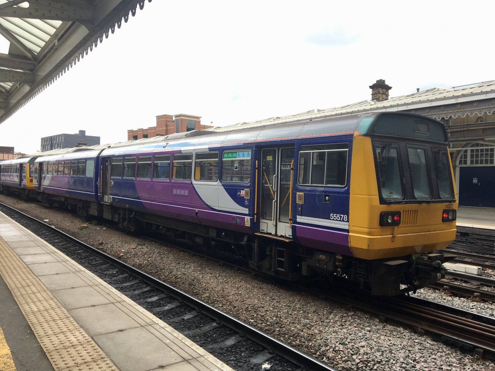 Photo of 142037 at Sheffield — trainlogger