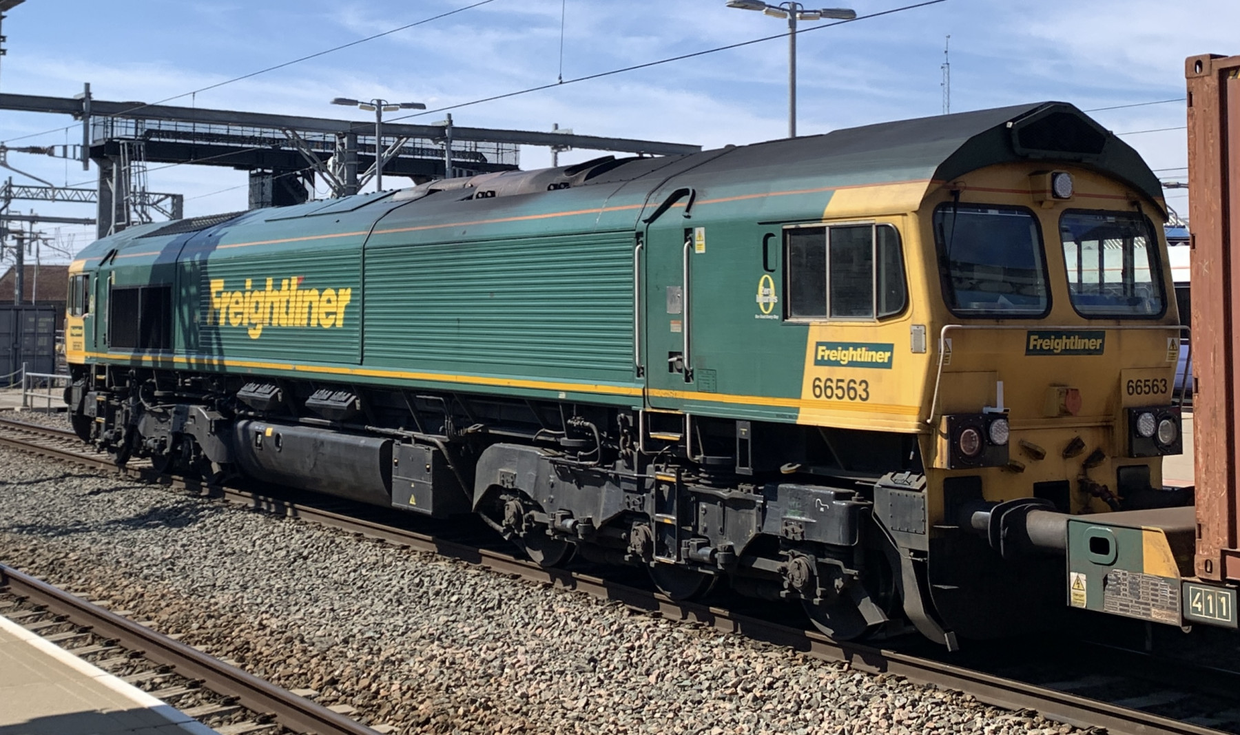 Photo of 66563 at Reading — trainlogger