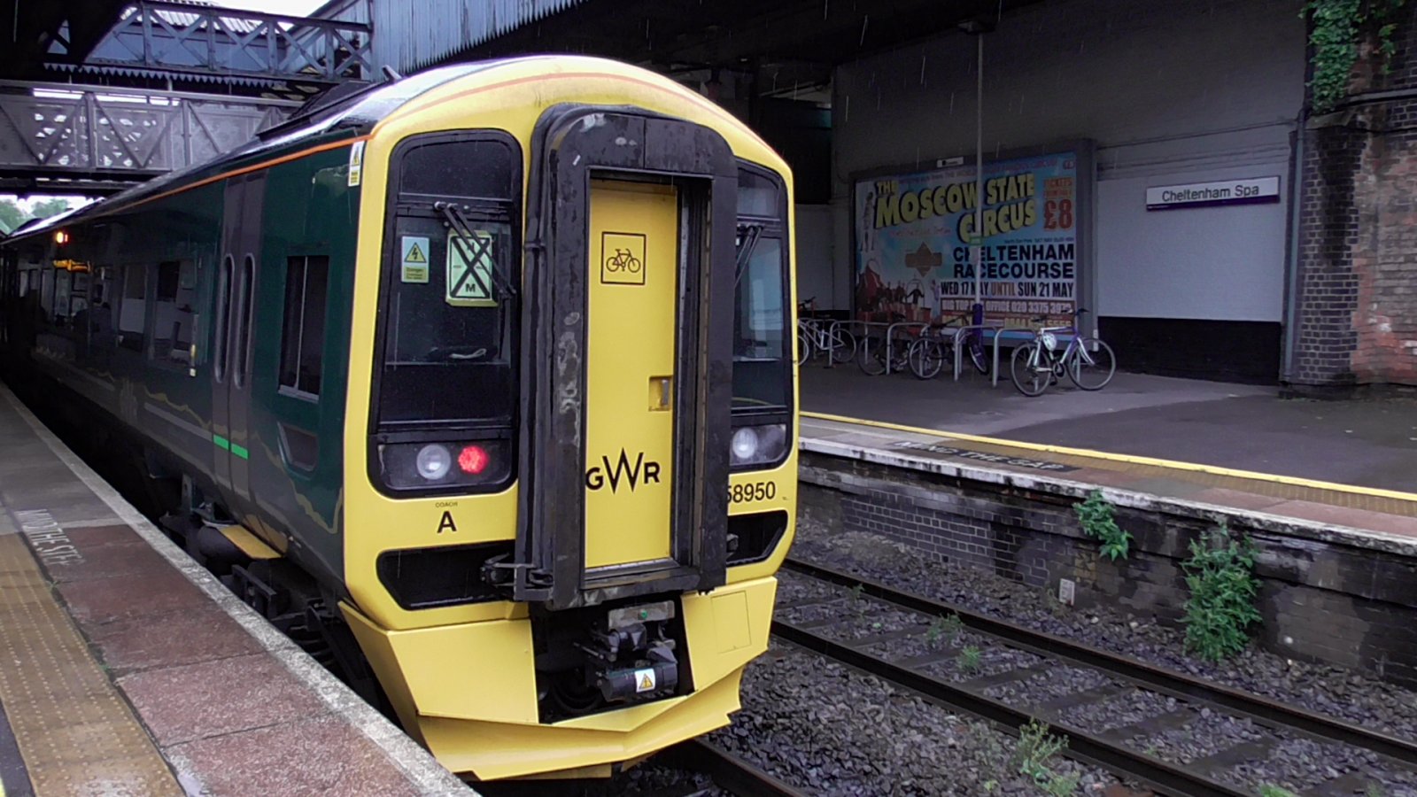 Photo of 158950 at Cheltenham Spa — trainlogger