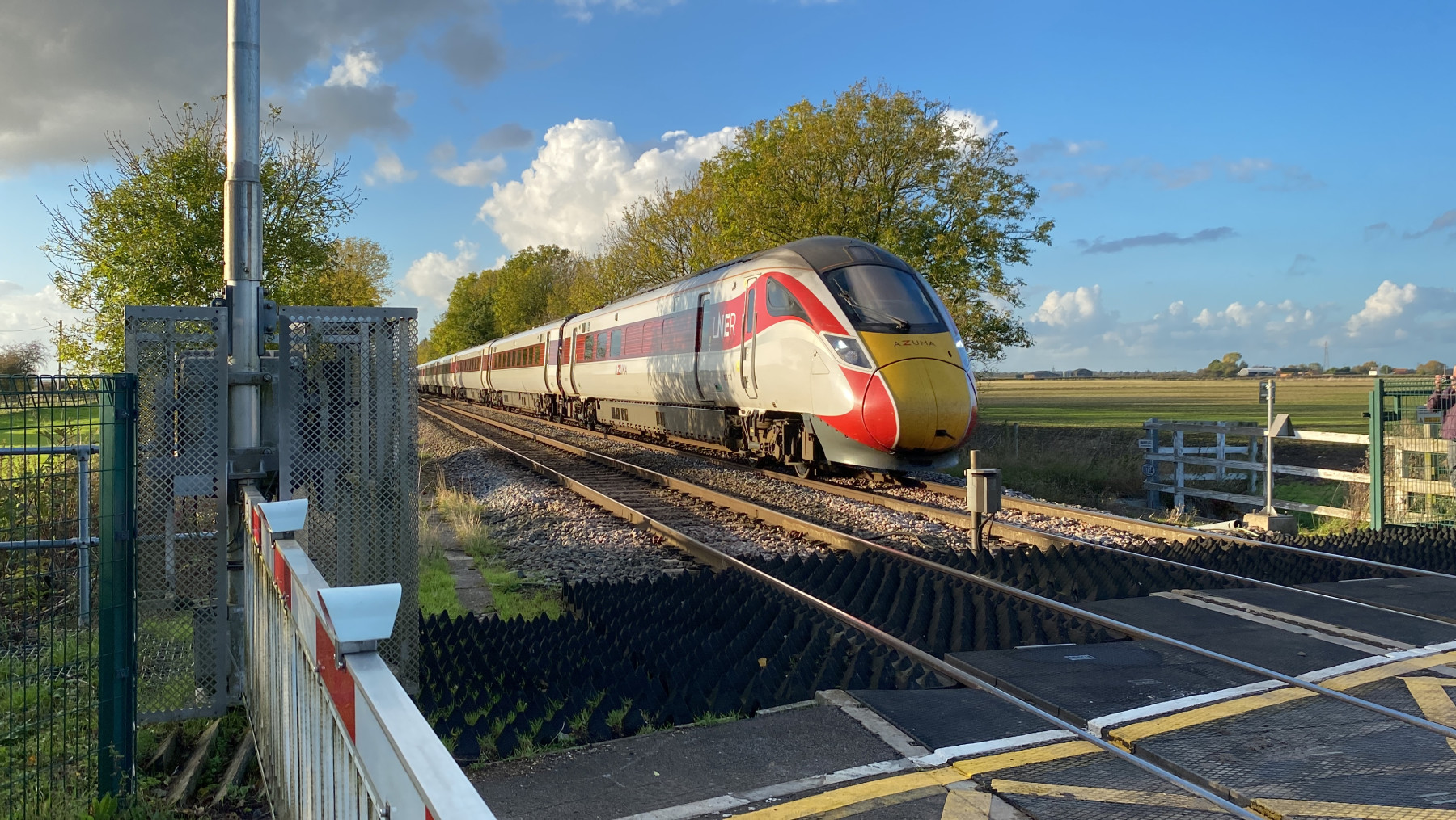 Photo of 800113 at Blotoft Level Crossing — trainlogger