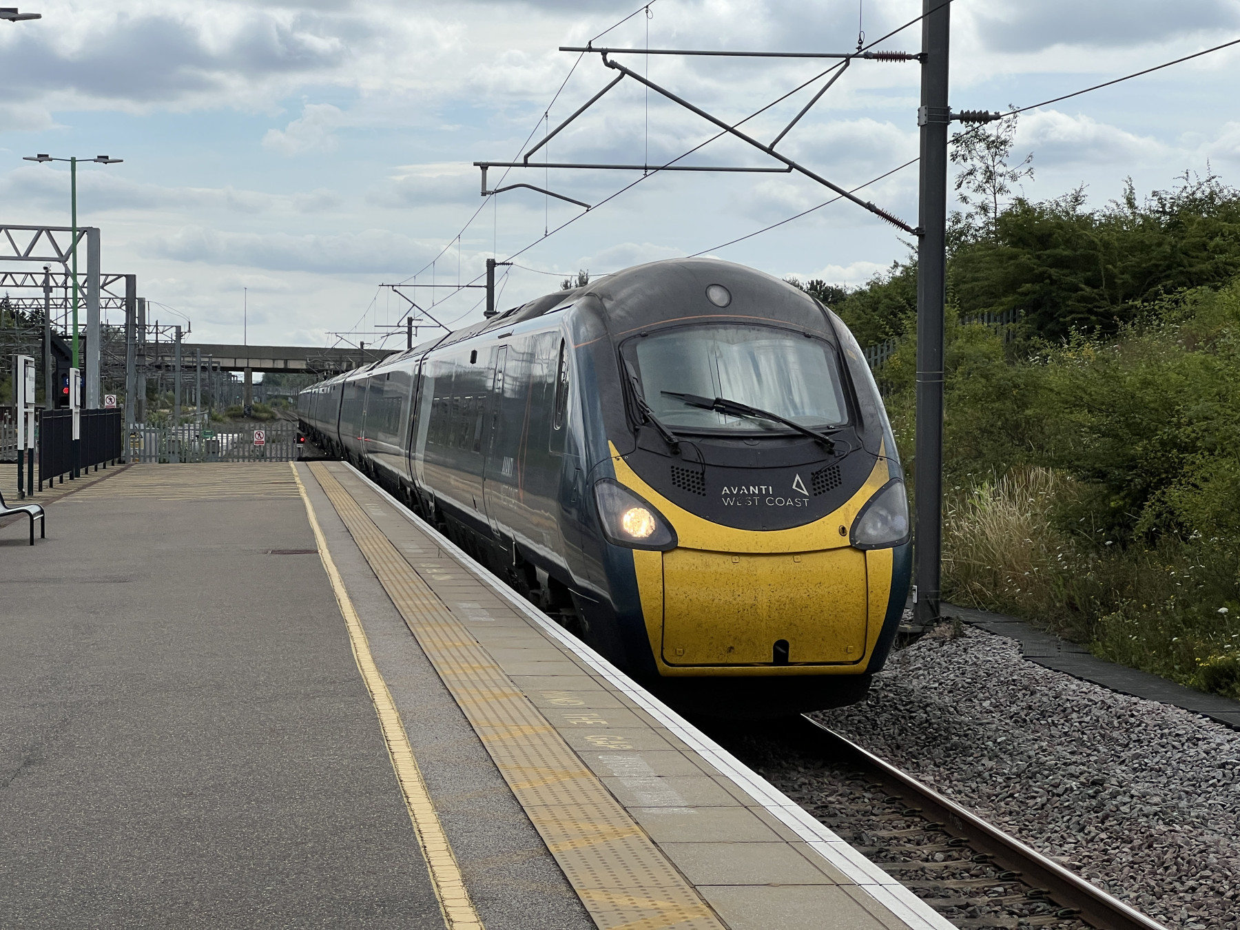 Photo of 390002 at Milton Keynes Central — trainlogger