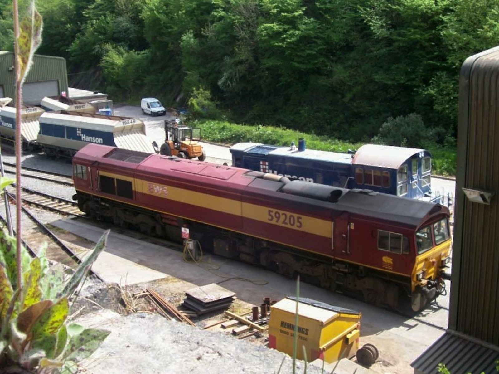 Photo of 59205 and EMD 120 at Whatley Quarry — trainlogger