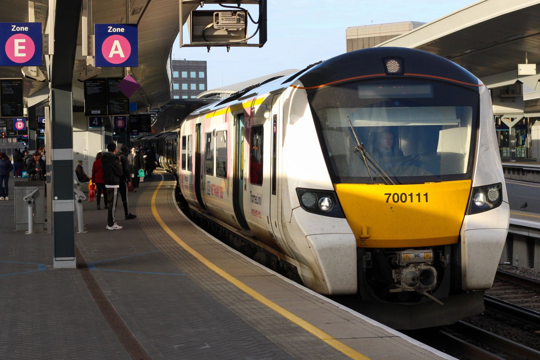 Photo of 700111 at London Bridge — trainlogger