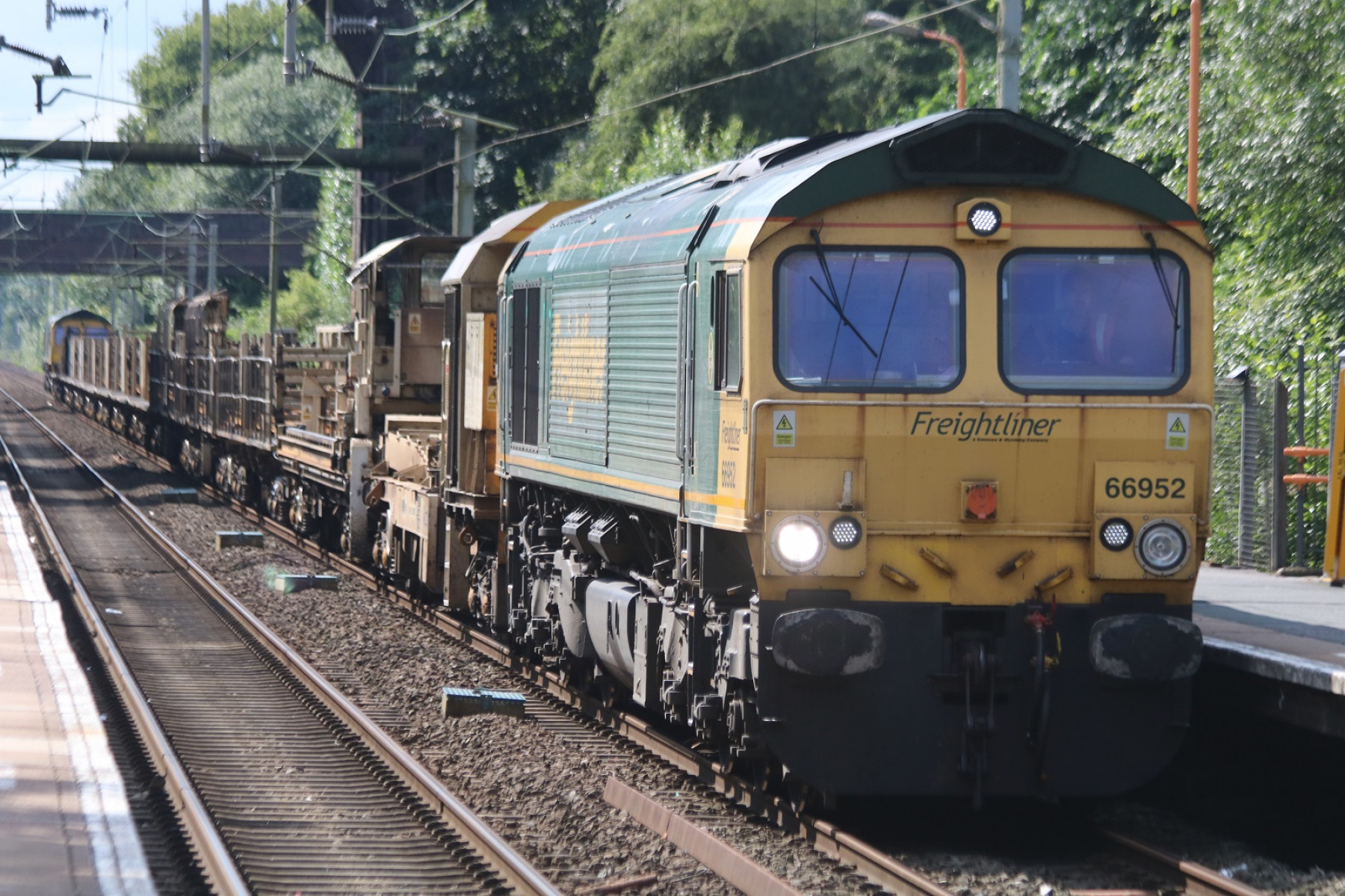 Photo of 66952 at Tame Bridge Parkway — trainlogger