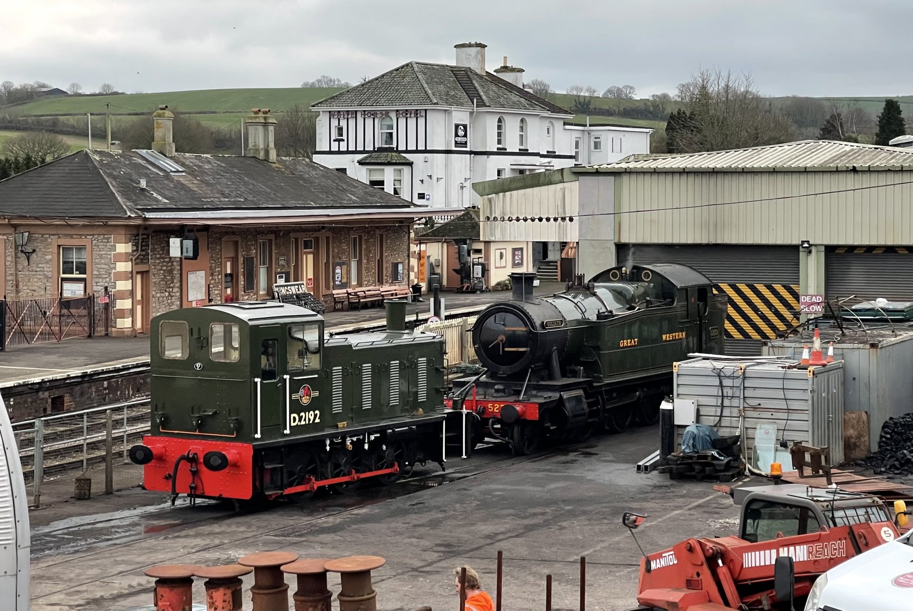 Photo of D2192 and Steam 5239 at Dartmouth Steam Railway - Churston ...