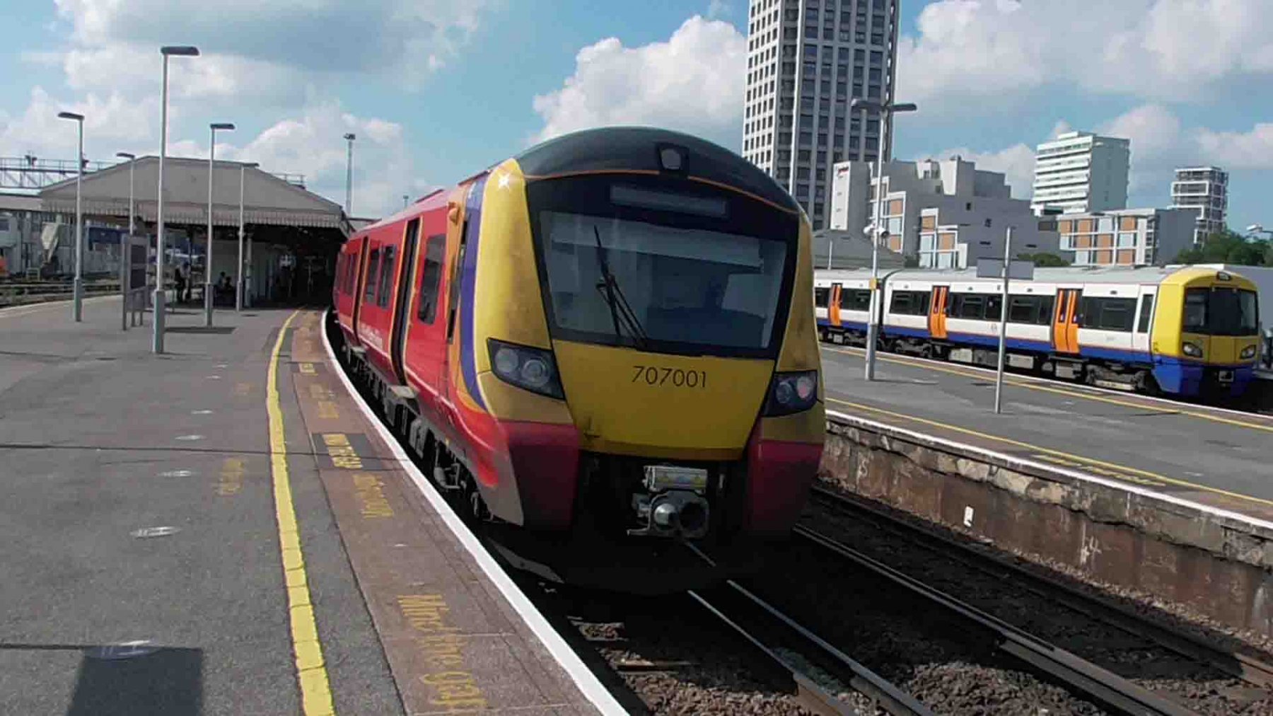 Photo of 707001 at Clapham Junction — trainlogger