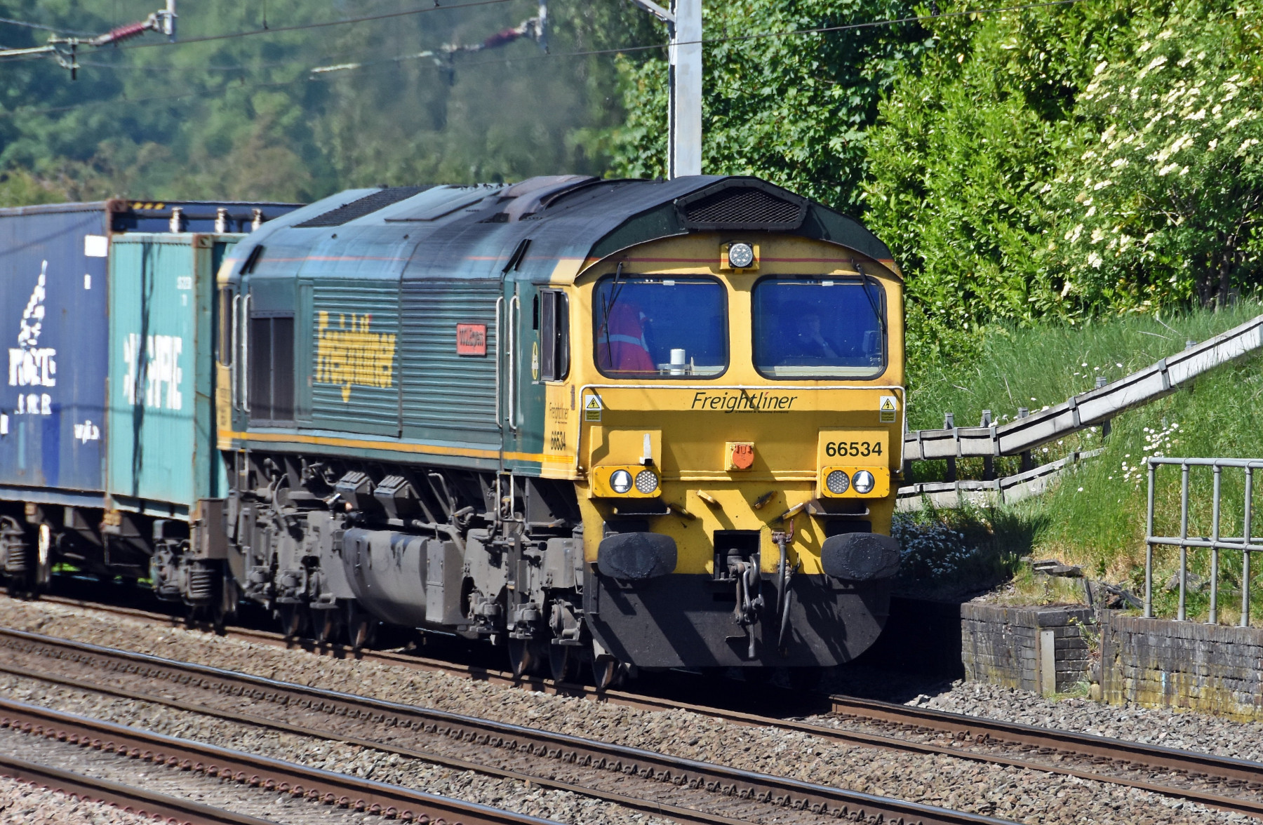 Photo of 66534 at Carpenders Park — trainlogger