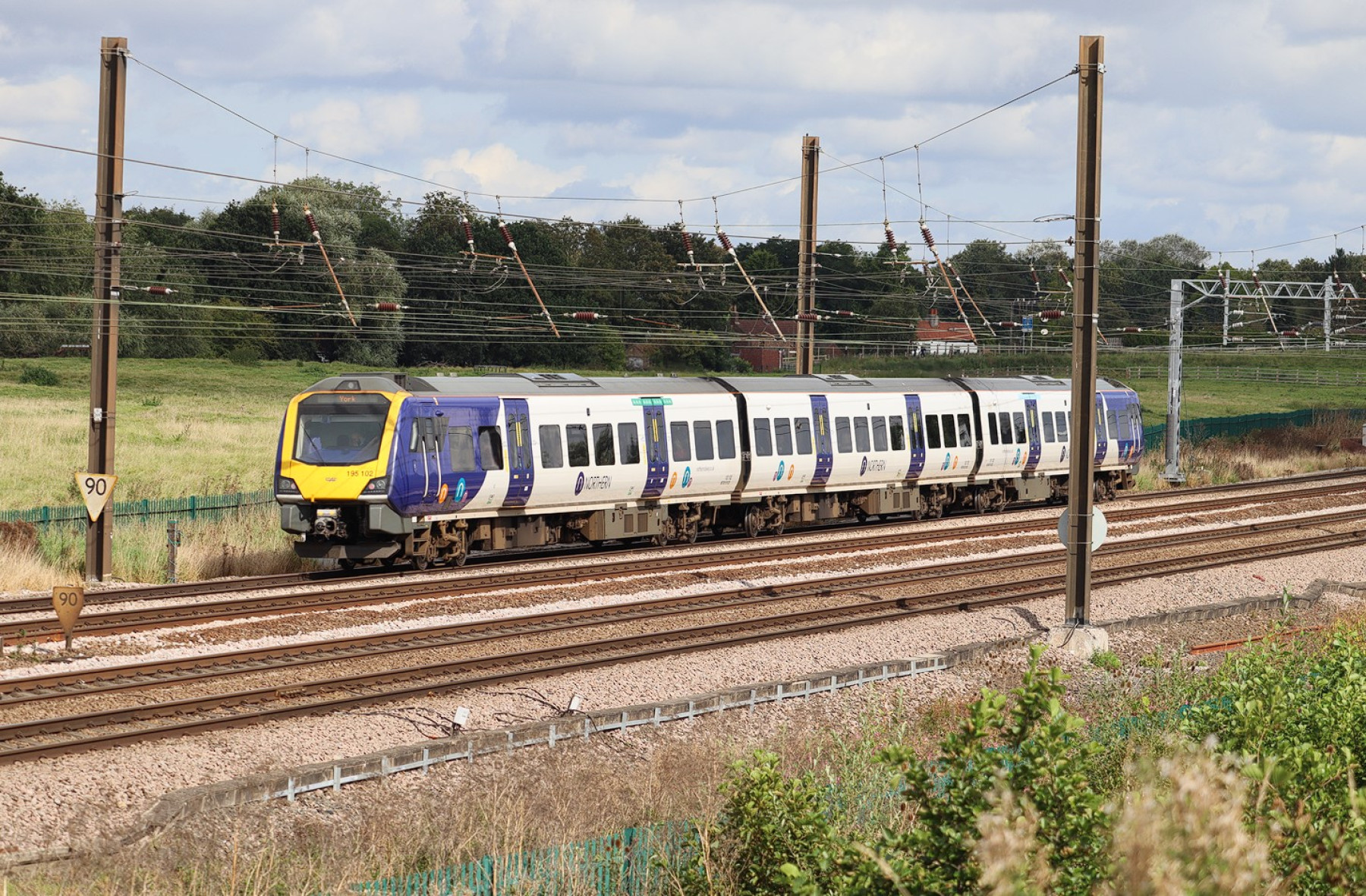 Photo of 195102 at Askham Bar — trainlogger