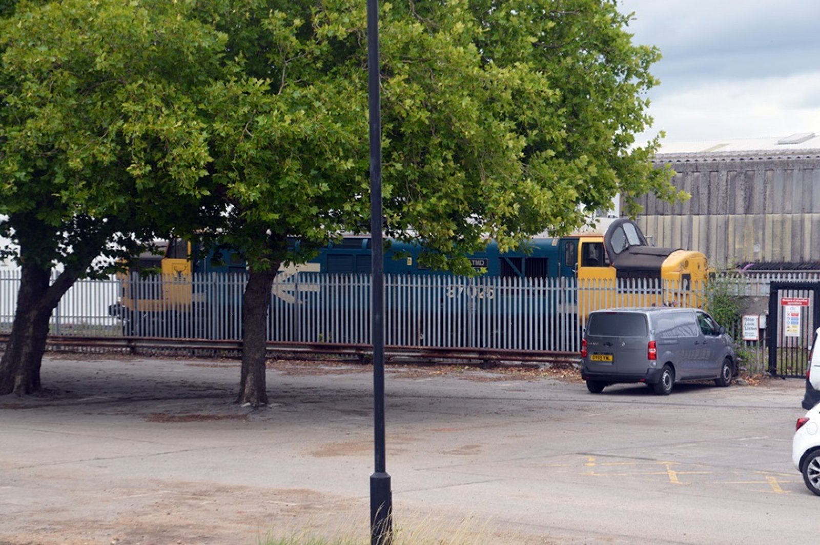 Photo of 37025 at Derby - Loram — trainlogger