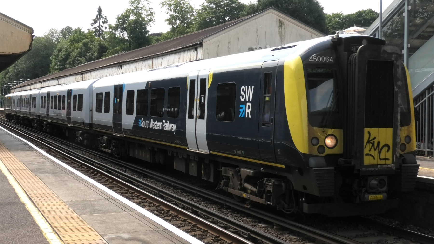 Photo of 450064 at Winchester — trainlogger