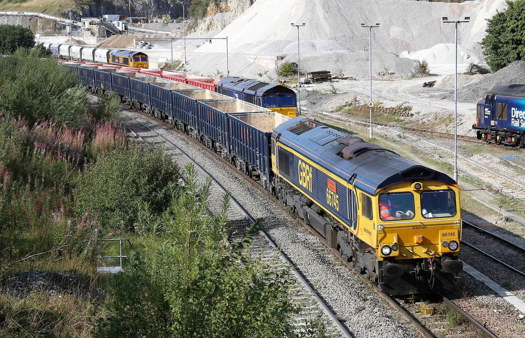 Photo of 66745 at Peak Forest — trainlogger