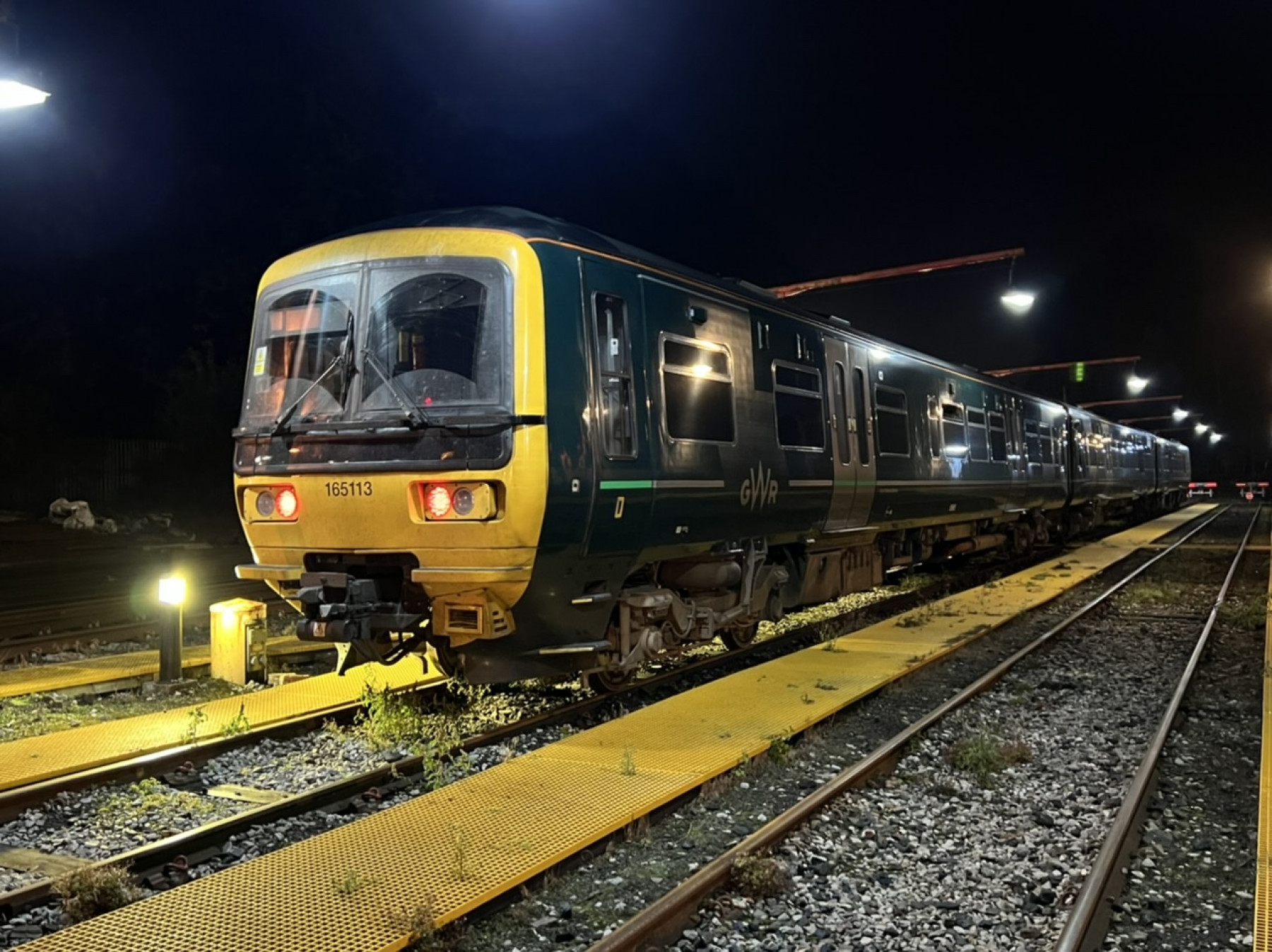 Photo of 165113 at Redhill Loco Sidings — trainlogger